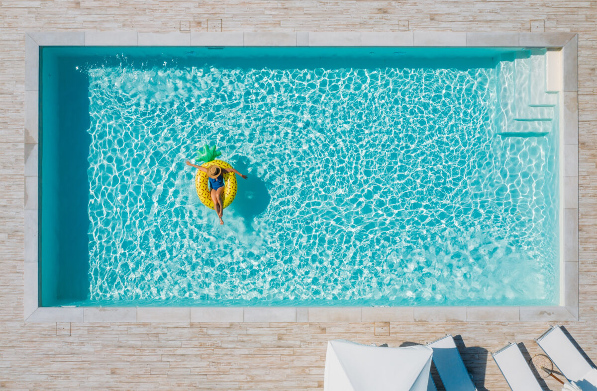 Modern pool colors that stay timeless